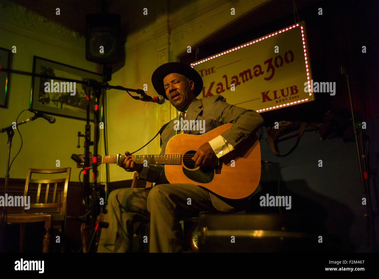 Michael Roach, musician playing with the Kalamazoo Club at at a North ...