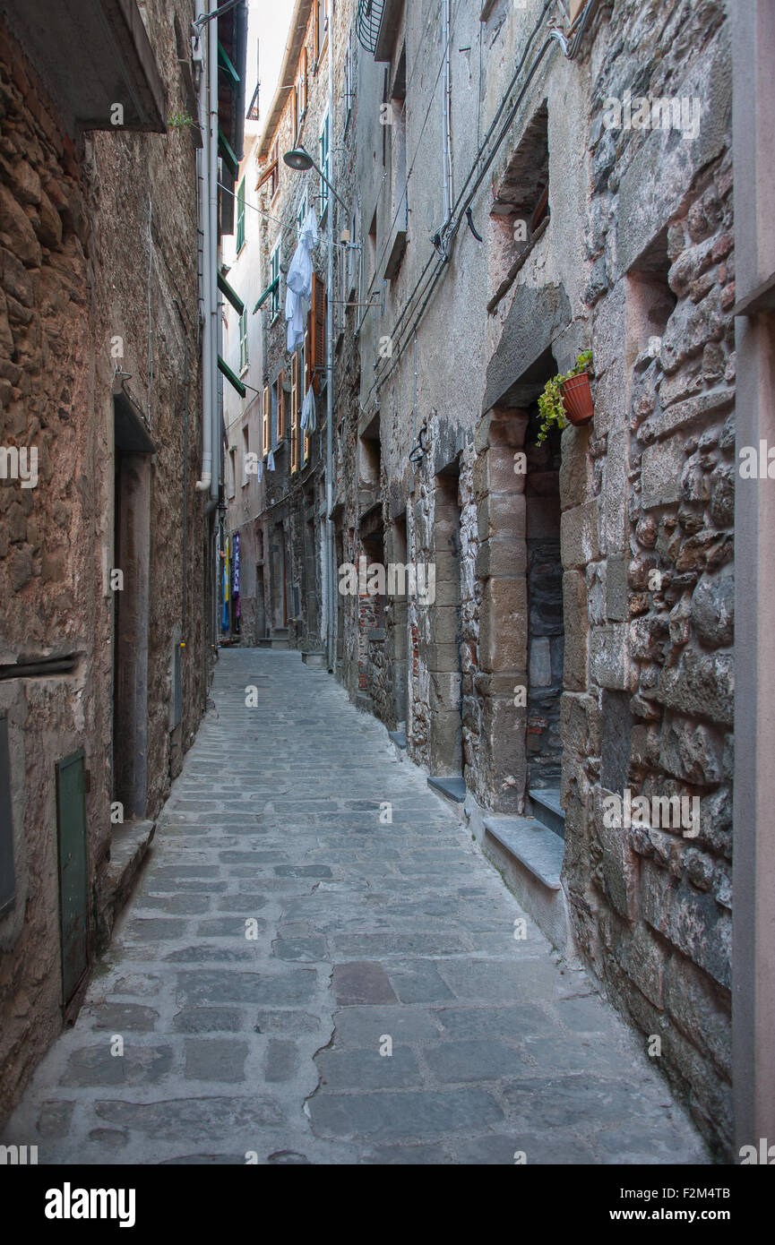 Allyway hi-res stock photography and images - Alamy