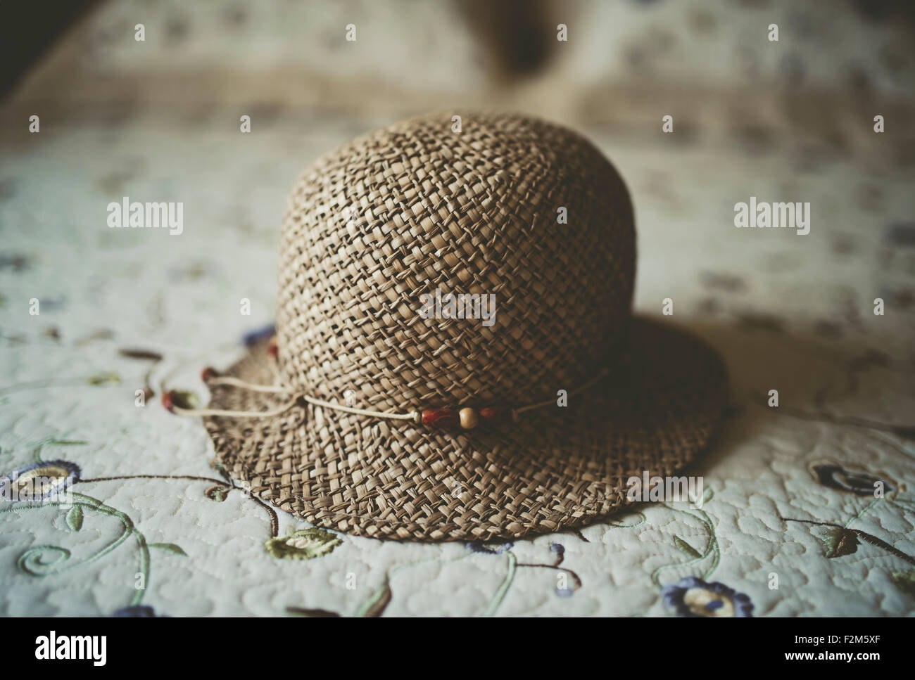 Old-fashioned cloche hat Stock Photo - Alamy