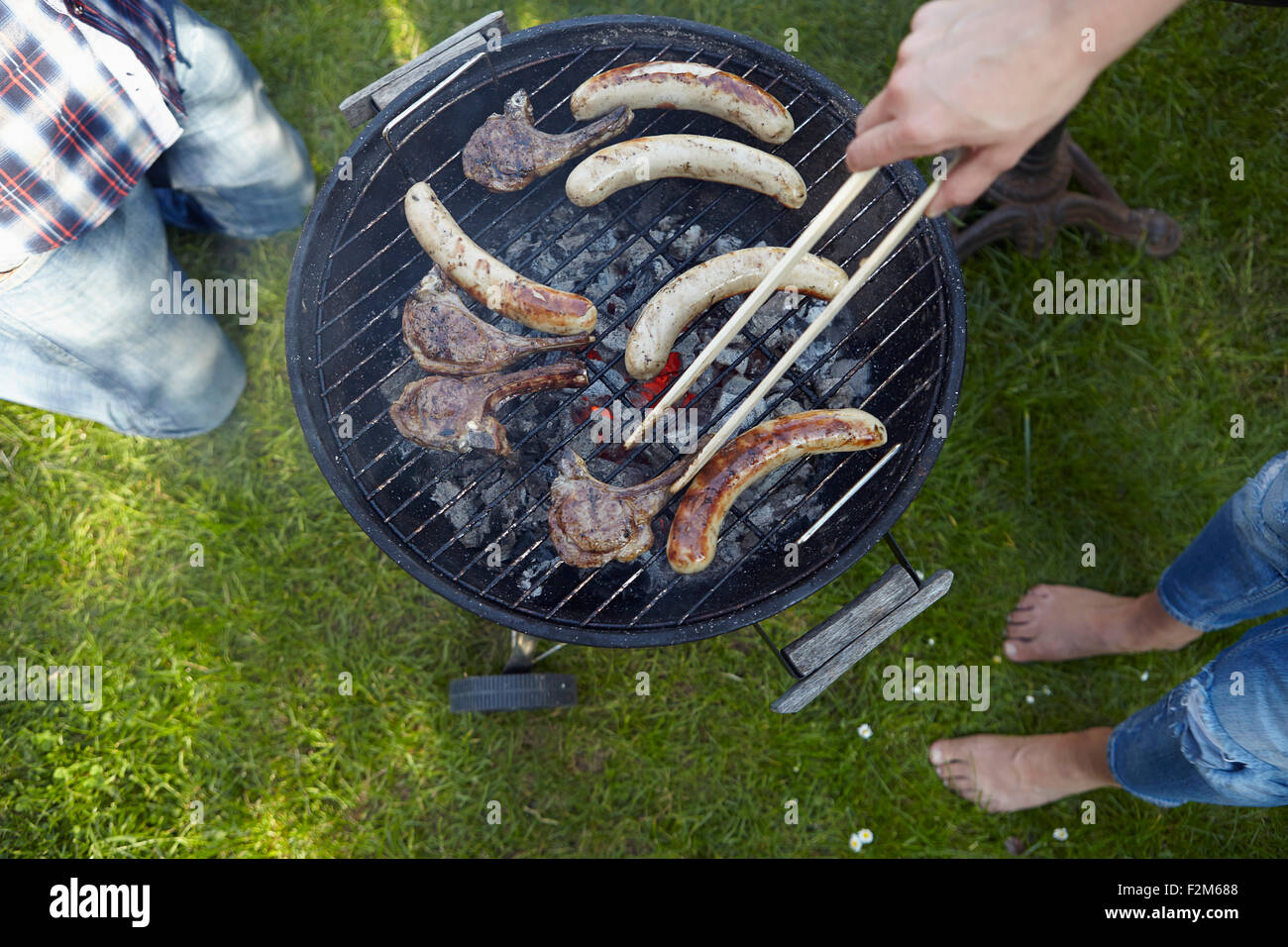 Couple having a barbecue Stock Photo - Alamy