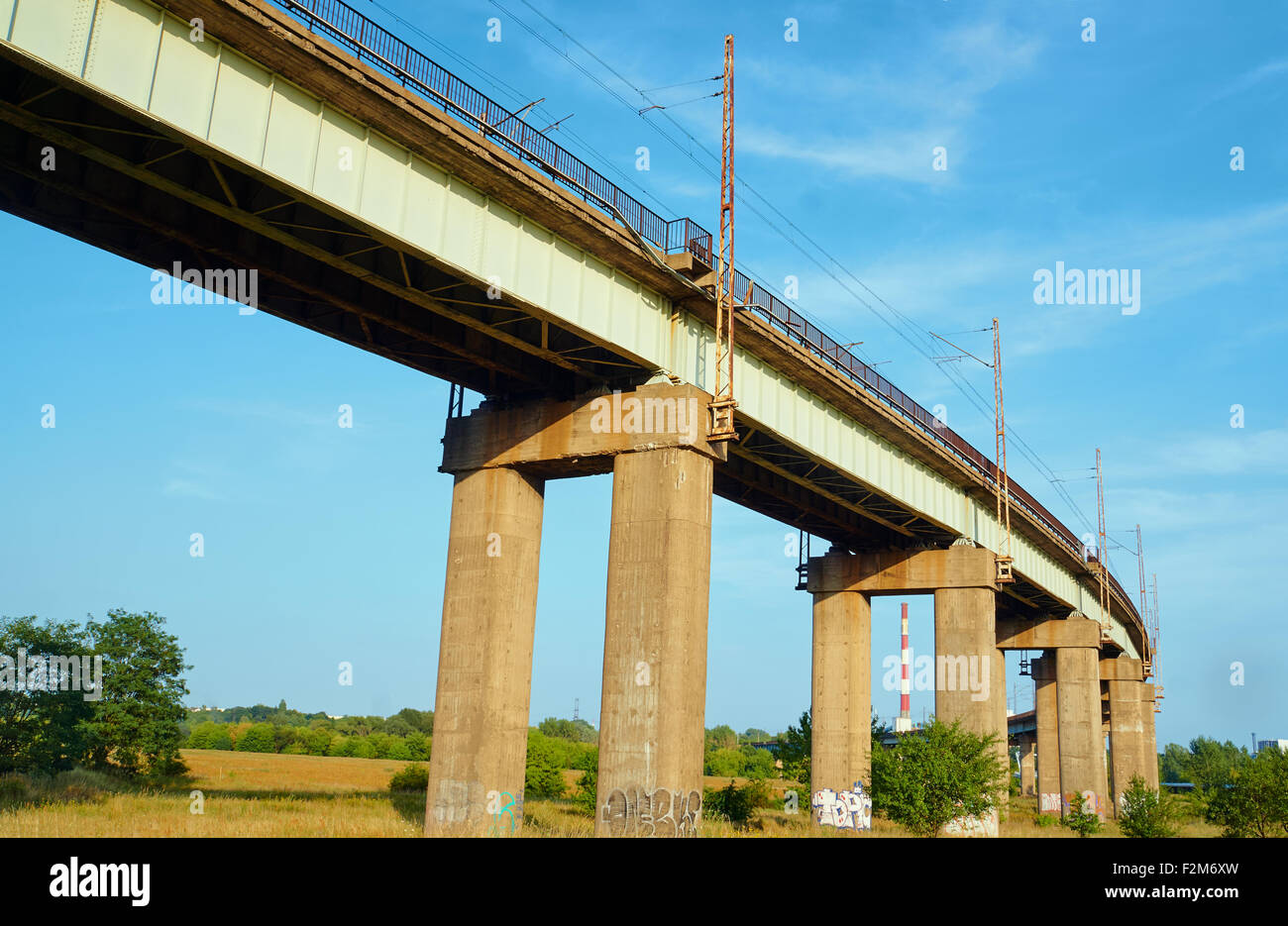 Railroad overpass hi-res stock photography and images - Alamy