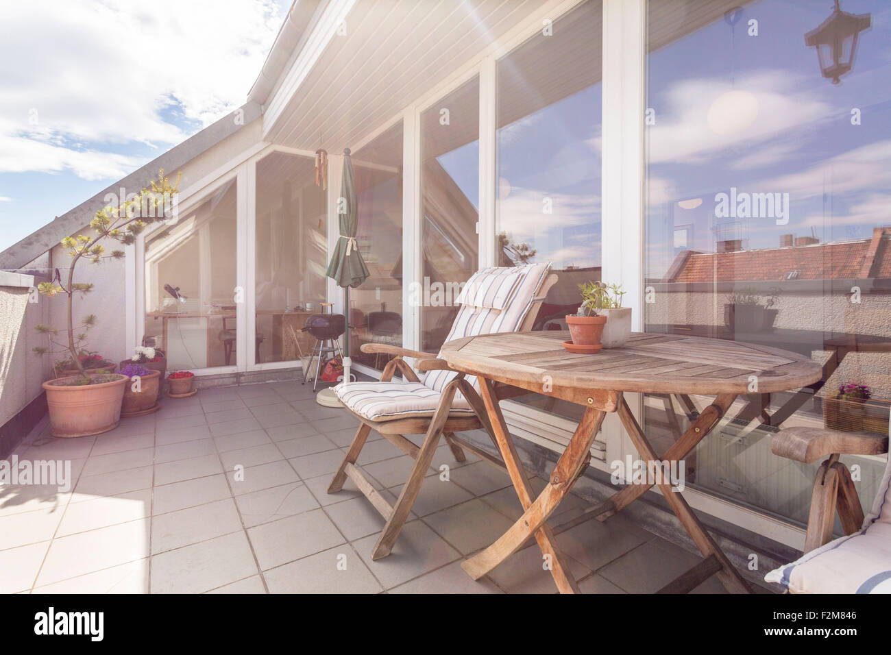 Vacation home with rooftop terrace hi-res stock photography and images ...