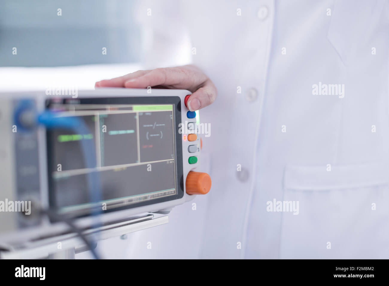 Female doctor patient monitor hi-res stock photography and images - Alamy
