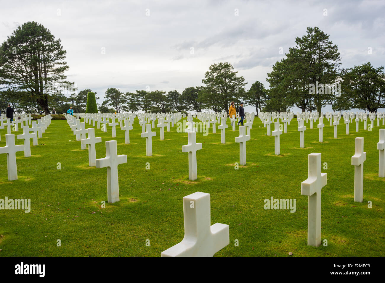 The many Graves at The Normandy American Cemetery and Memorial ...