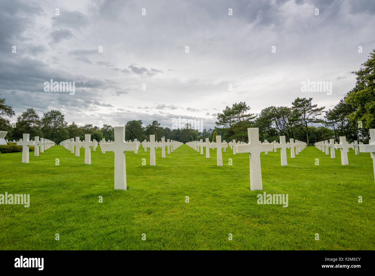 The many Graves at The Normandy American Cemetery and Memorial ...