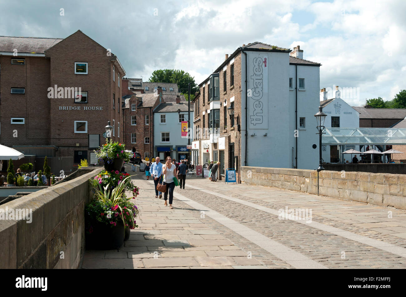 Framwellgate Bridge over the river Wear, Durham City, England, UK Stock ...