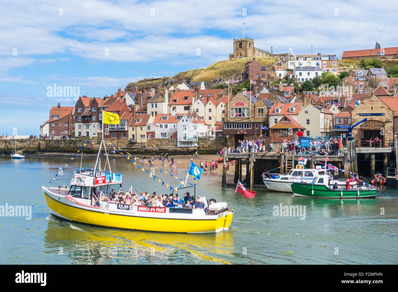Whitby harbour hi-res stock photography and images - Alamy