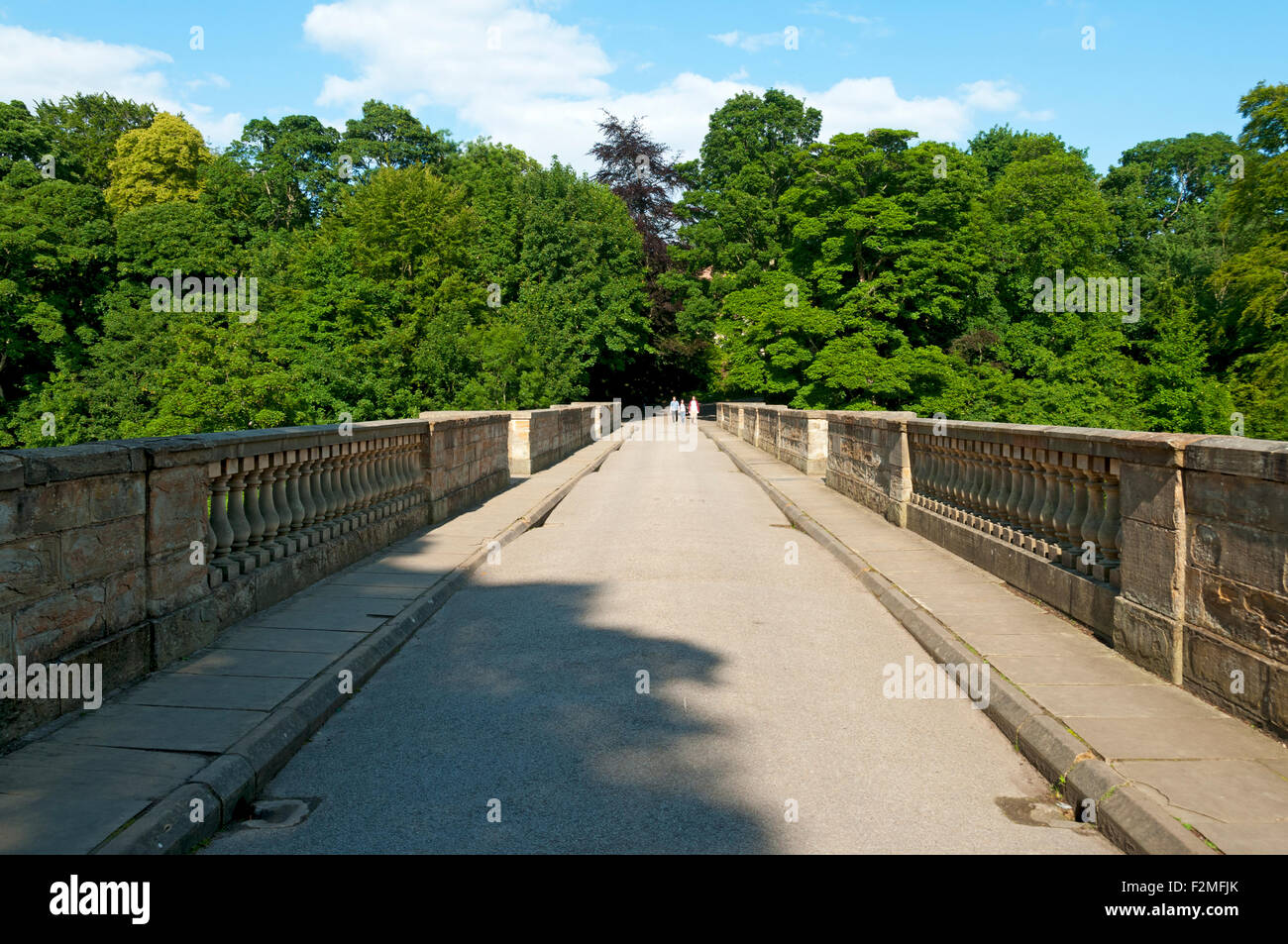 Prebends' Bridge over the river Wear, Durham City, England, UK Stock ...
