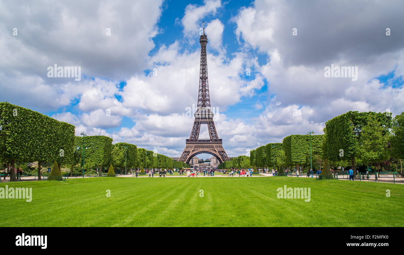 Parc du Champ de Mars, Eiffel Tower, Paris, France Stock Photo - Alamy