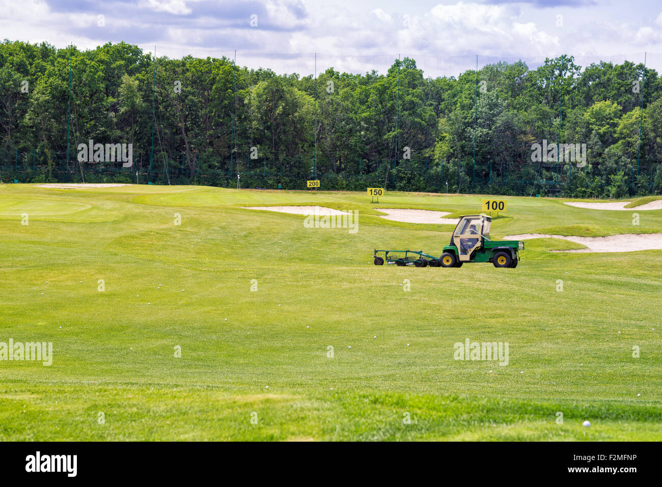 Perfect wavy ground with nice green grass on a golf field Stock Photo ...