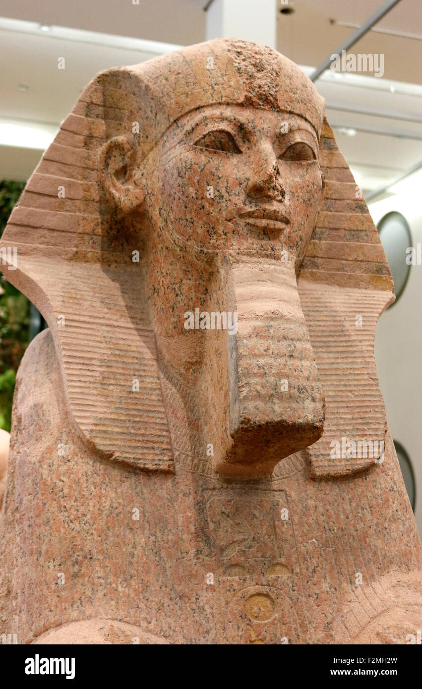 Sphinx Skulptur, Kulturkaufhaus Dussmann, Berlin-Mitte Stock Photo - Alamy