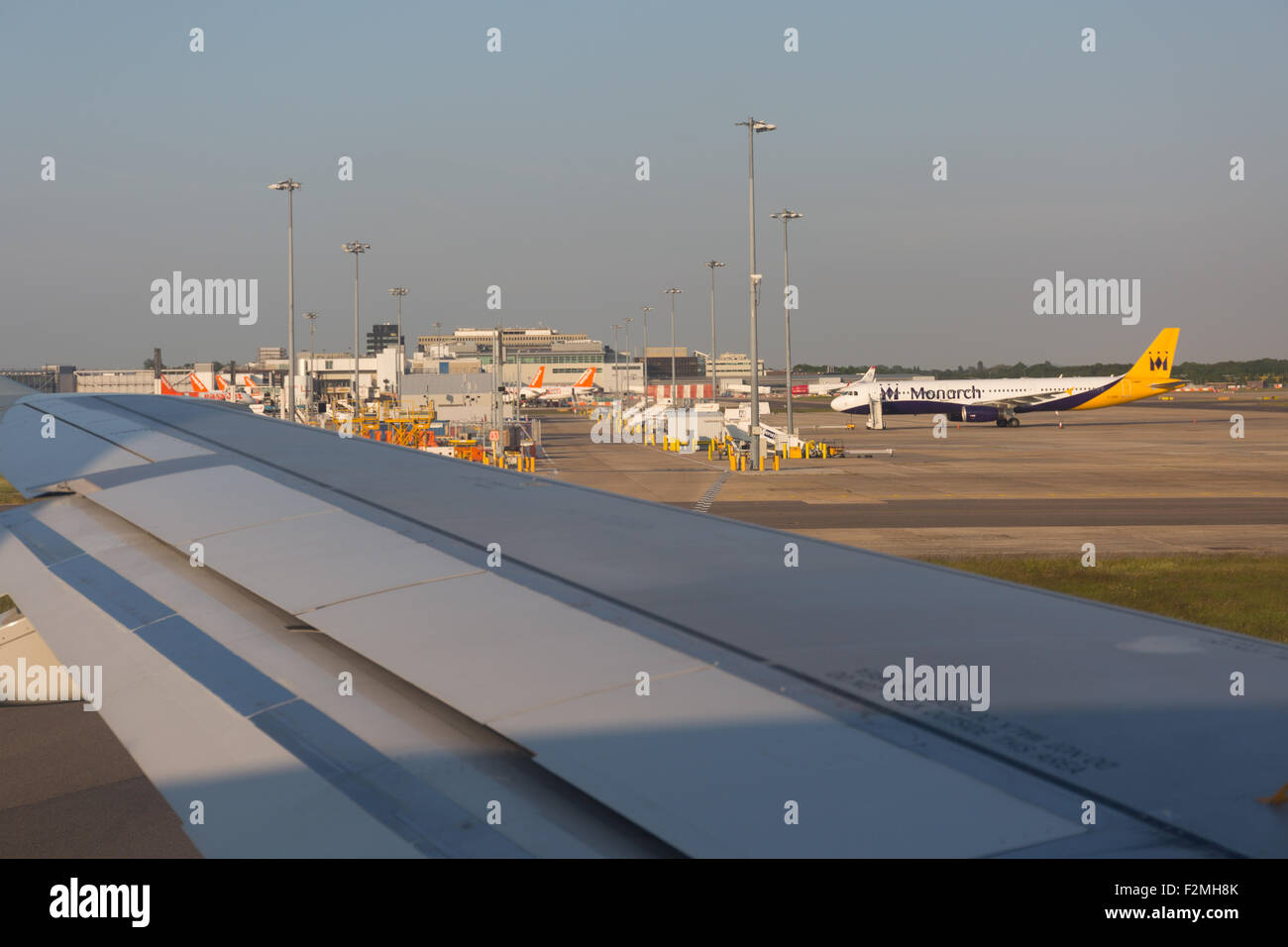 Monarch plane dawn hi-res stock photography and images - Alamy