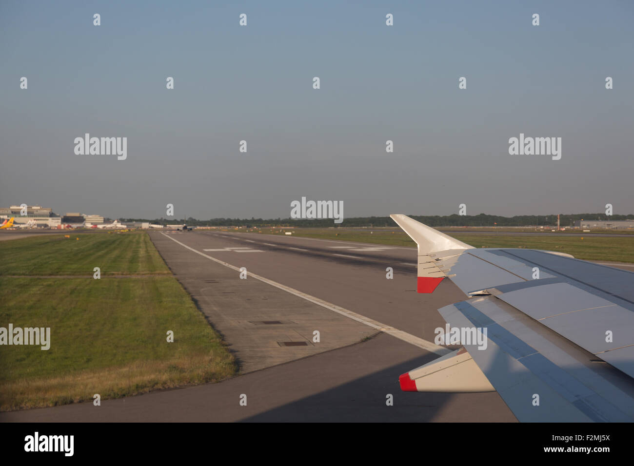 The runway at London Gatwick airport Stock Photo - Alamy