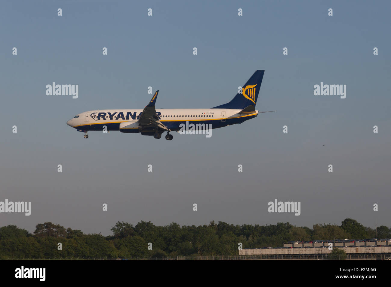 Runway gatwick landing hi-res stock photography and images - Alamy