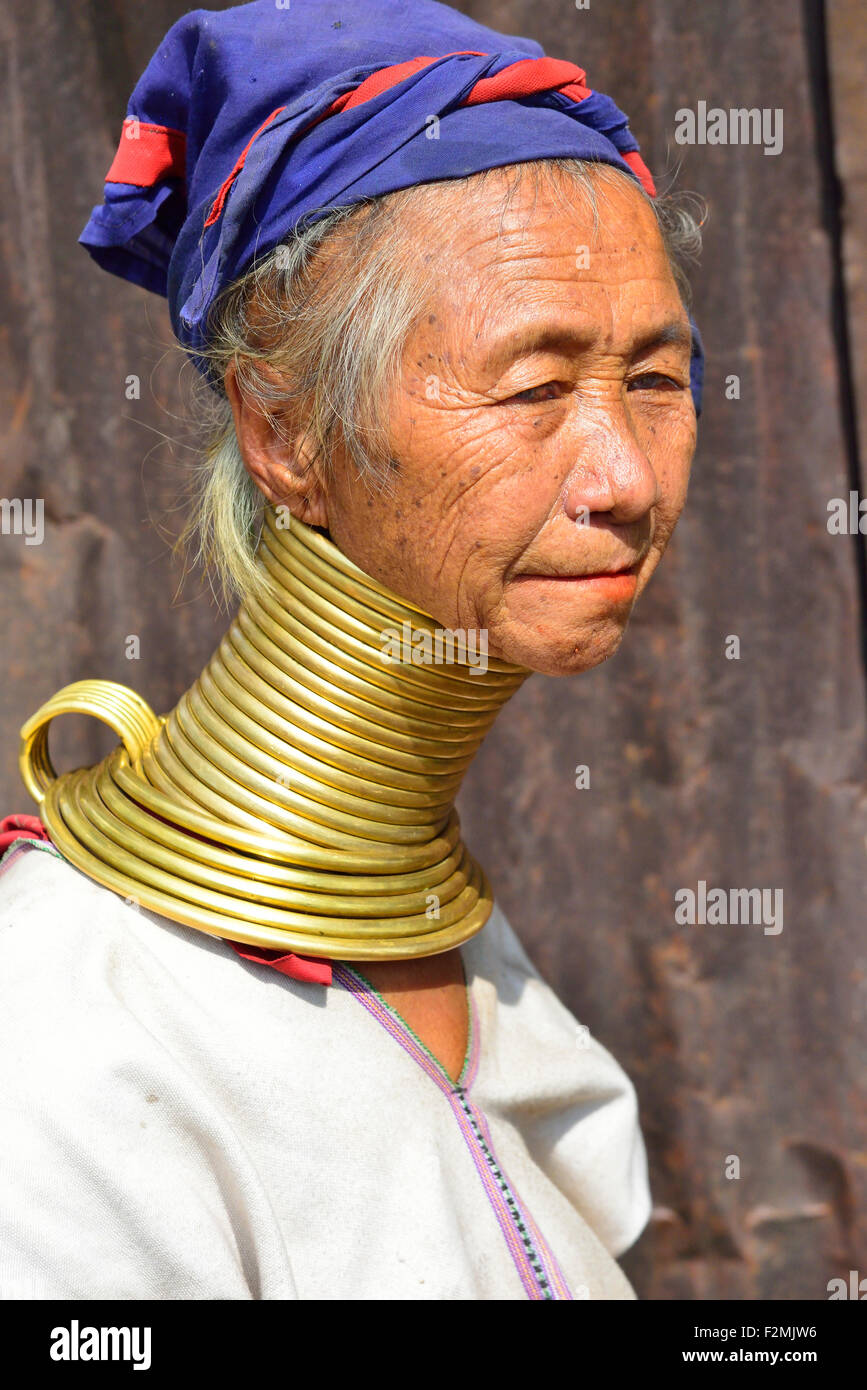 Women with long necks hi-res stock photography and images - Alamy