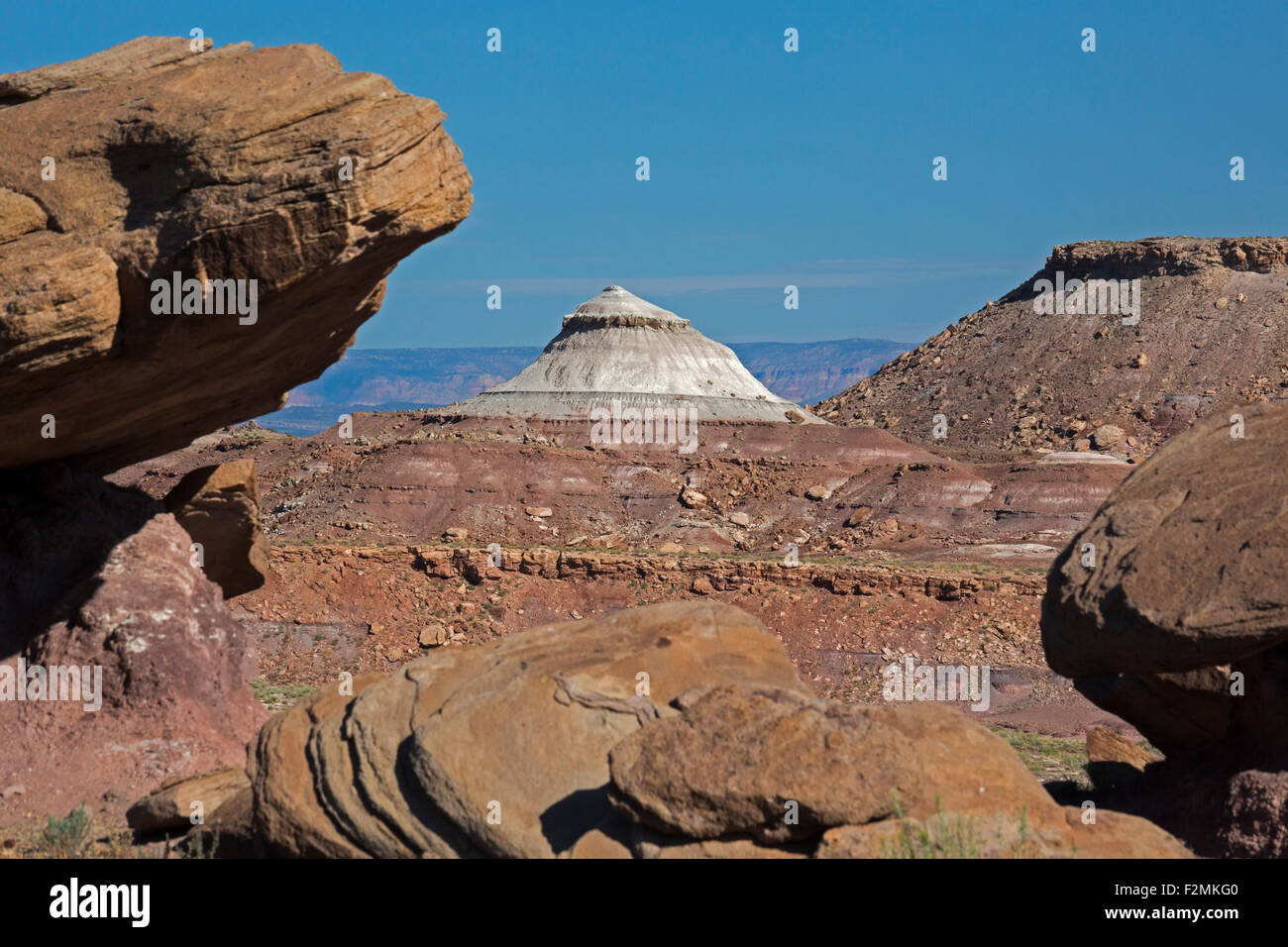 Pyramid in desert hi-res stock photography and images - Alamy