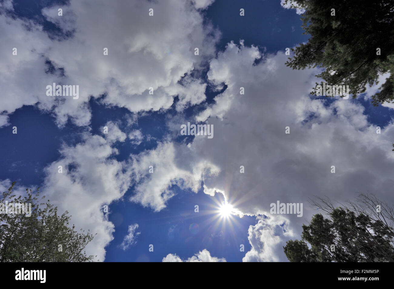 Clouds sunburst hi-res stock photography and images - Alamy