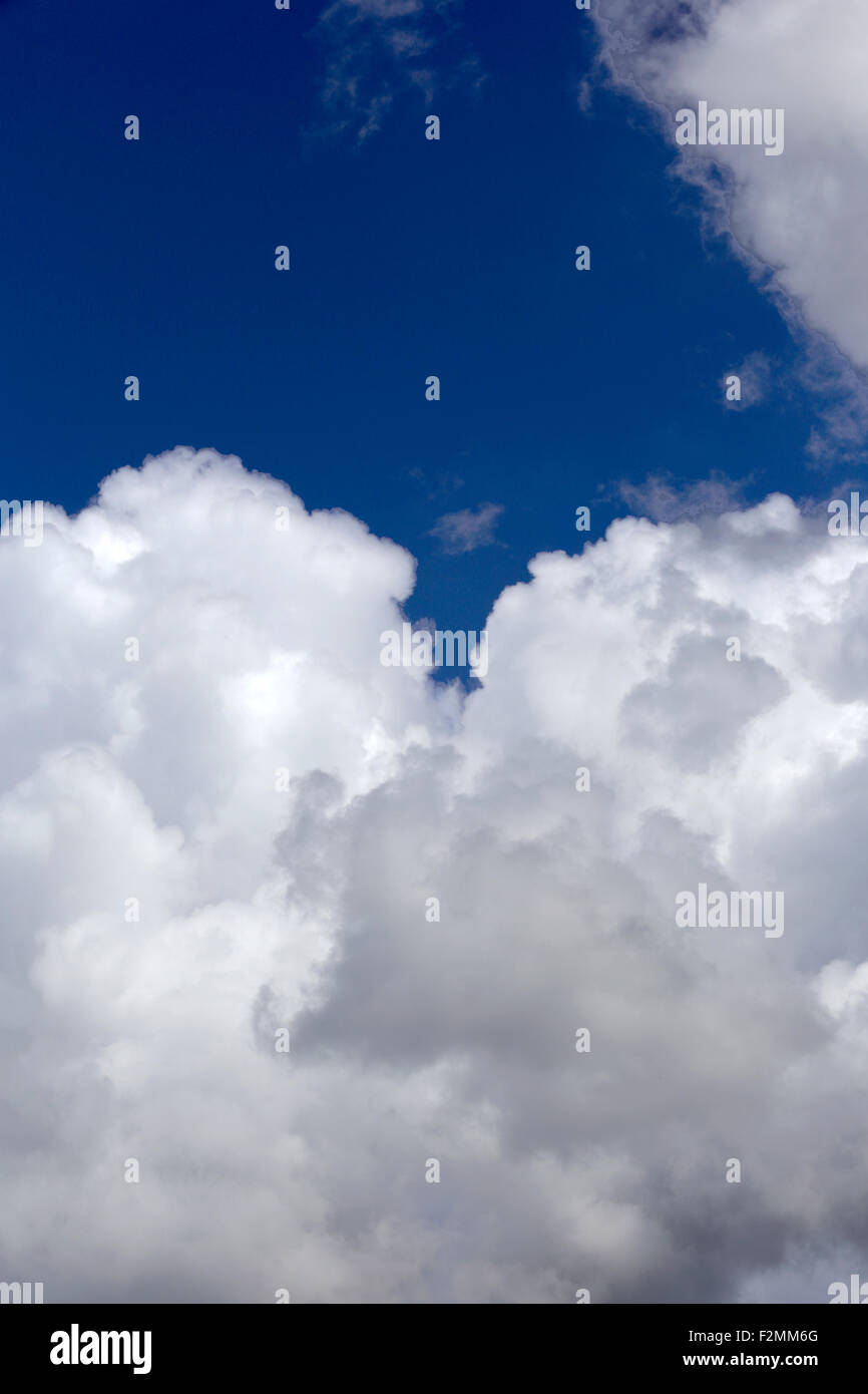 Eerie sky hi-res stock photography and images - Alamy