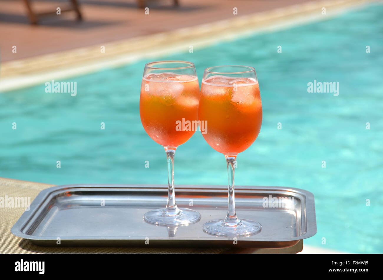 Cocktail terrace mountain hi-res stock photography and images - Alamy