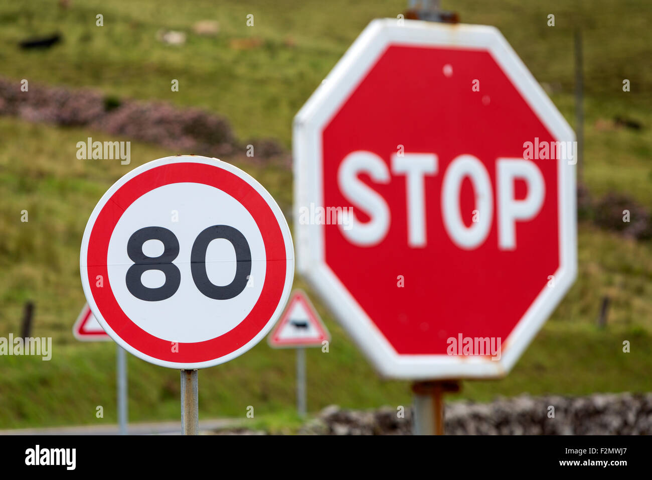 Maximum 80 km hour signal hi-res stock photography and images - Alamy