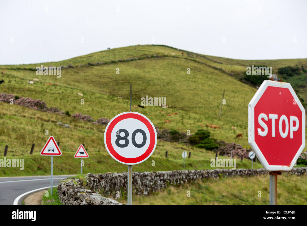 Maximum 80 km hour signal hi-res stock photography and images - Alamy