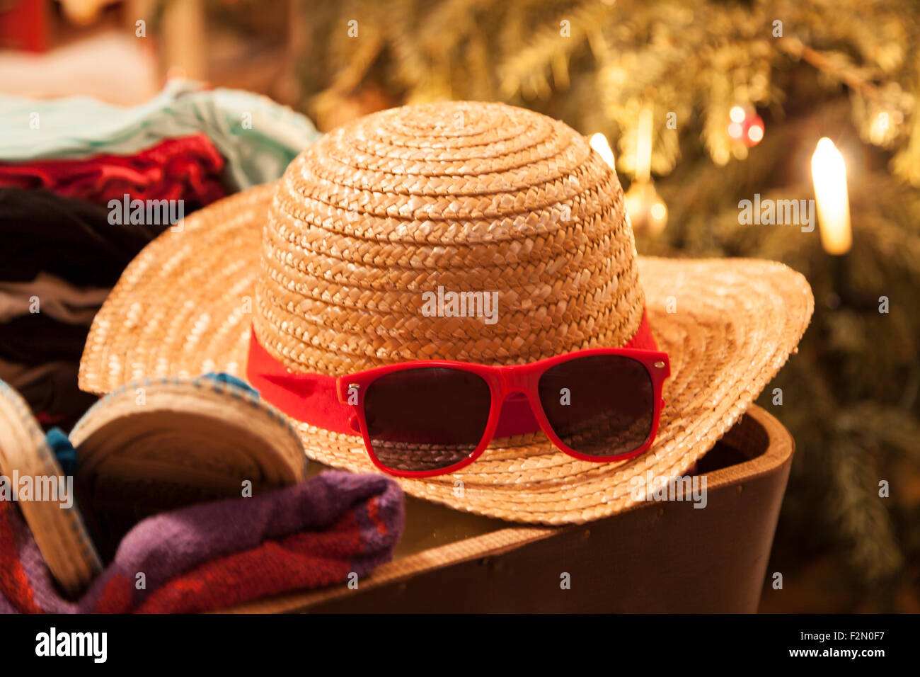 Pack suitcase hi-res stock photography and images - Alamy