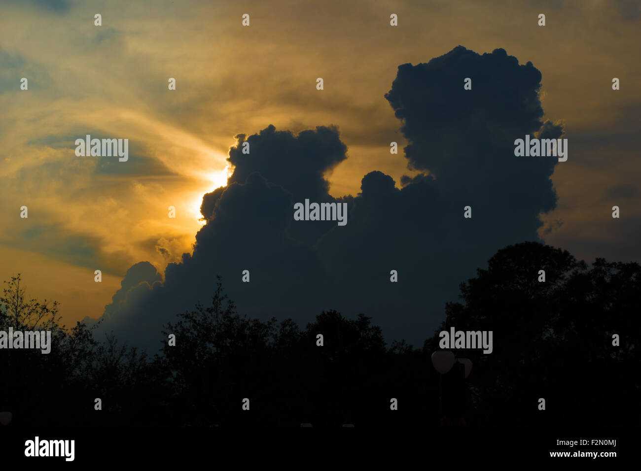 White clouds and sunset hi-res stock photography and images - Alamy