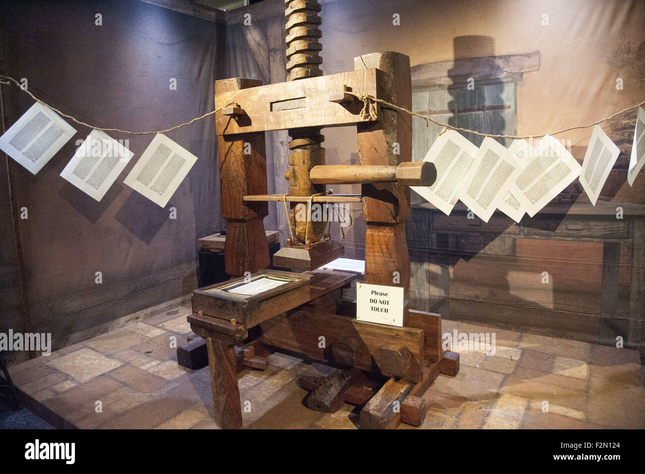 Philadelphia, Pennsylvania, USA. 21st Sep, 2015. Ancient Bible printing ...