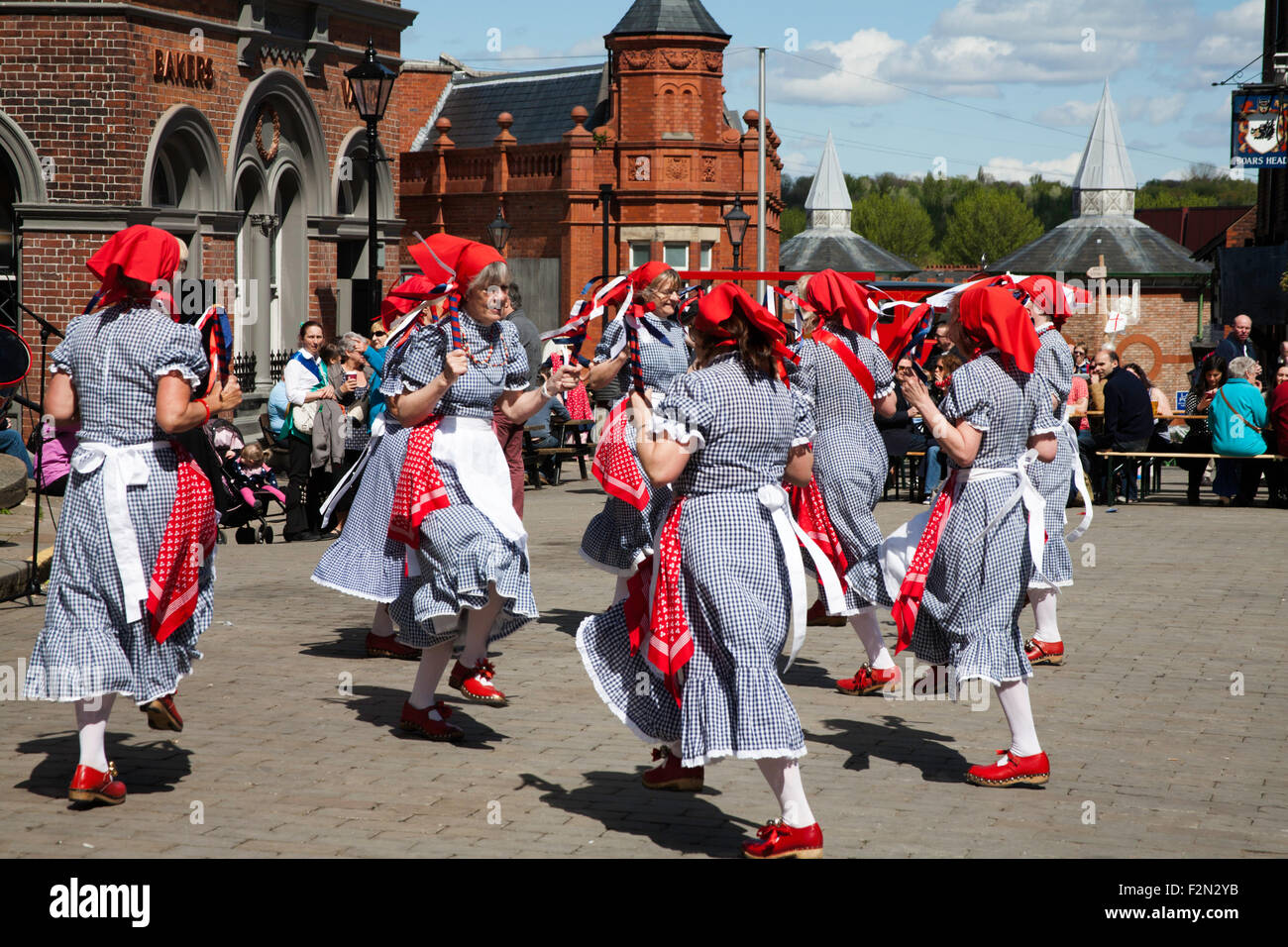 The Poynton Jemmers Women's Morris Dancing Group Stockport Folk ...