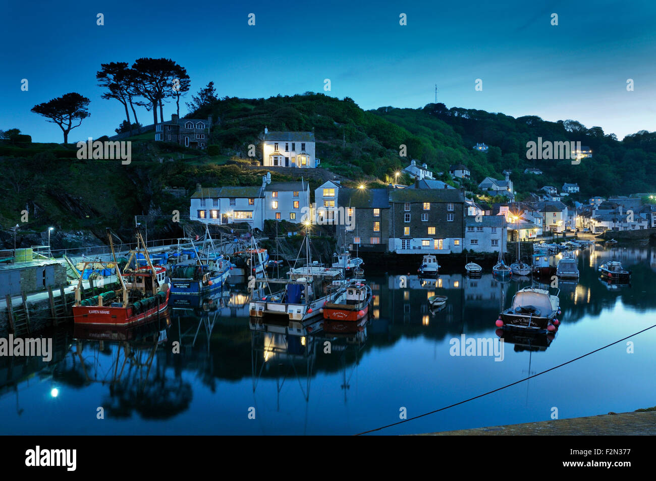 Fishermans cottages polperro harbour cornwall hi-res stock photography ...