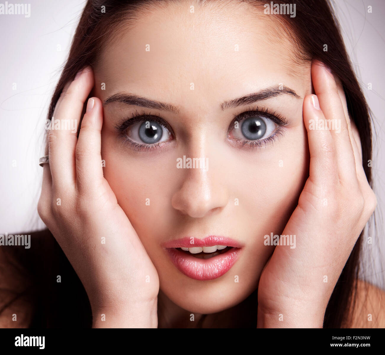 Face of amazed and surprised young woman Stock Photo - Alamy