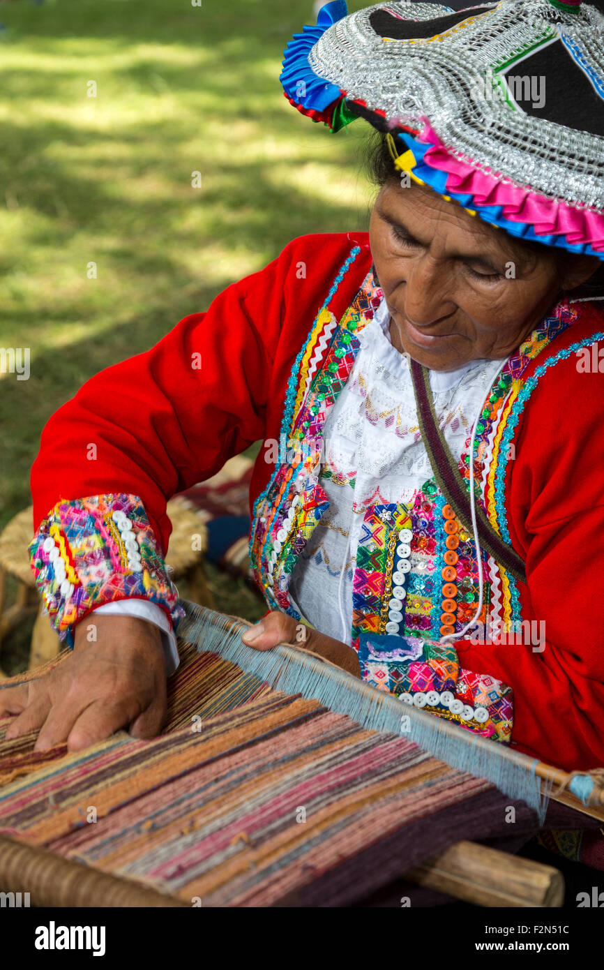 Peruvian Quechua Woman from Cusco Demonstrating Traditional Weaving ...