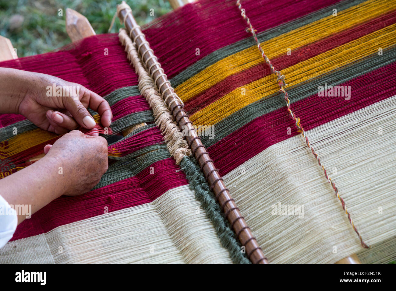 Peruvian Quechua Woman from Cusco Demonstrating Traditional Weaving ...