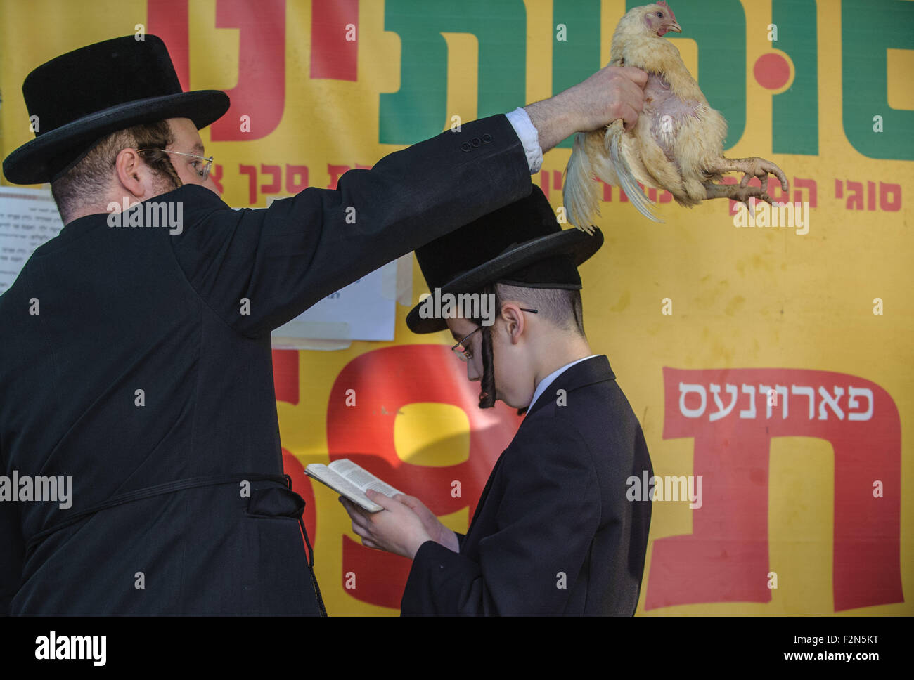 (150922) -- JERUSALEM, Sept. 22, 2015 (Xinhua) -- An ultra-Orthodox ...