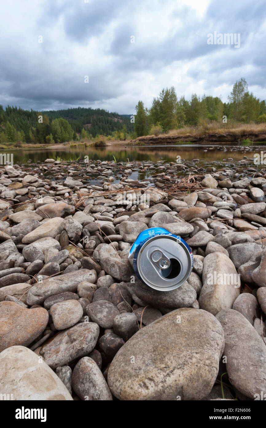 Littered river hi-res stock photography and images - Alamy