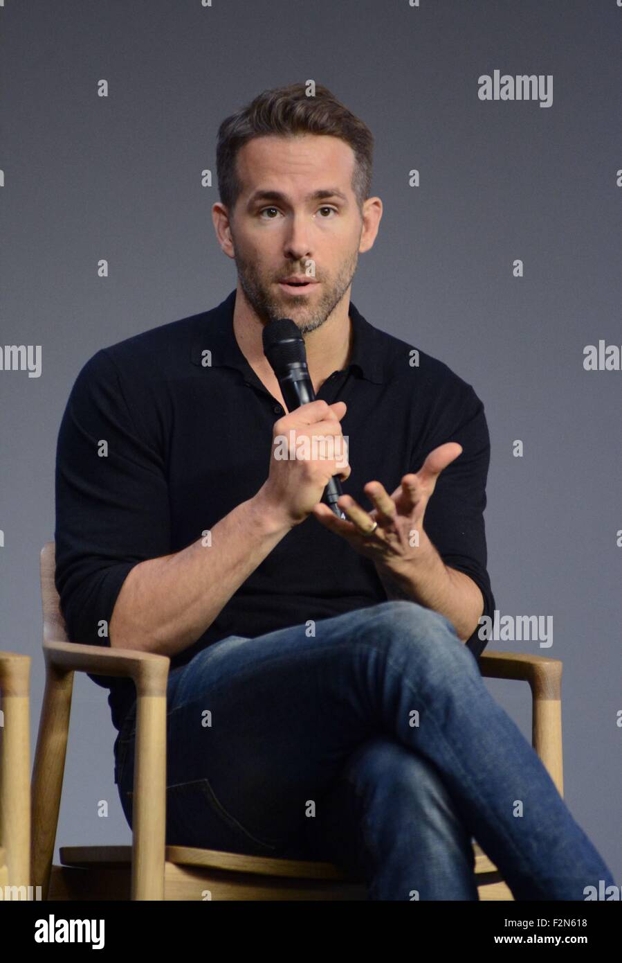 Ryan reynolds meet the actor hi-res stock photography and images - Alamy