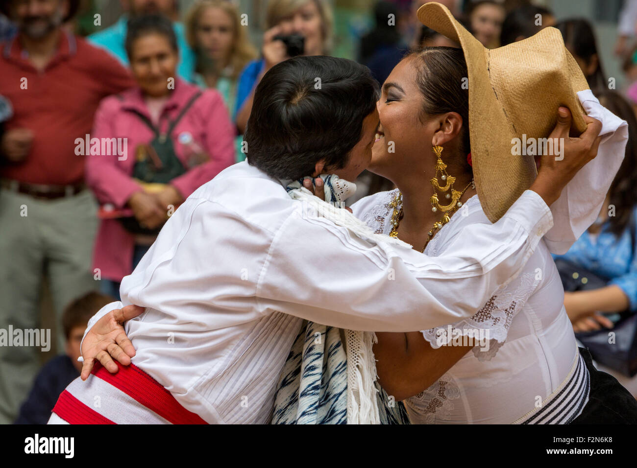 Peruvian Marinera Viva Dance Stock Photo - Alamy