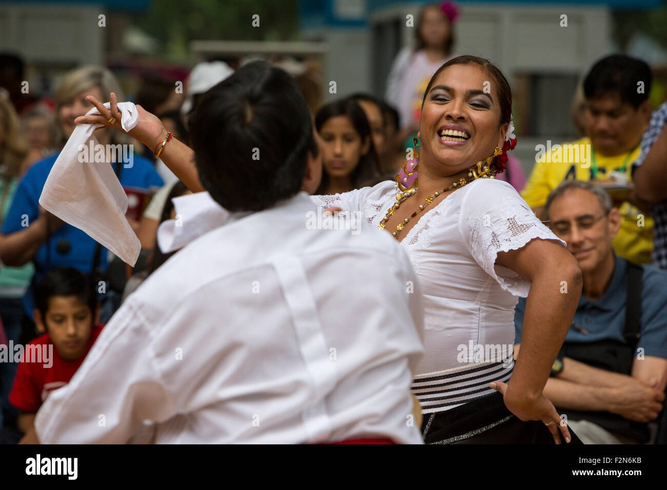 Peruvian Marinera Viva Dance Stock Photo - Alamy