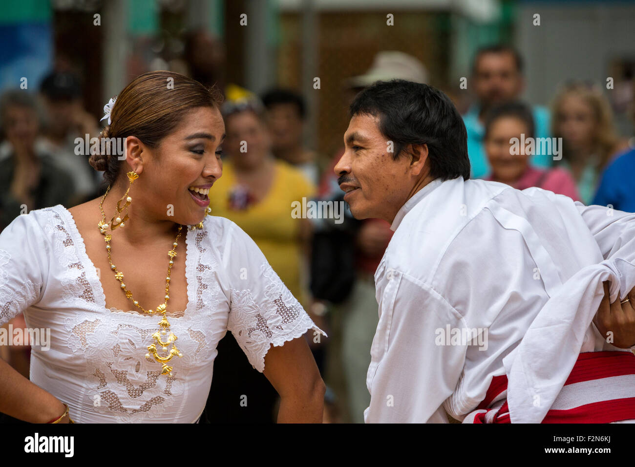 Peruvian Marinera Viva Dance Stock Photo - Alamy