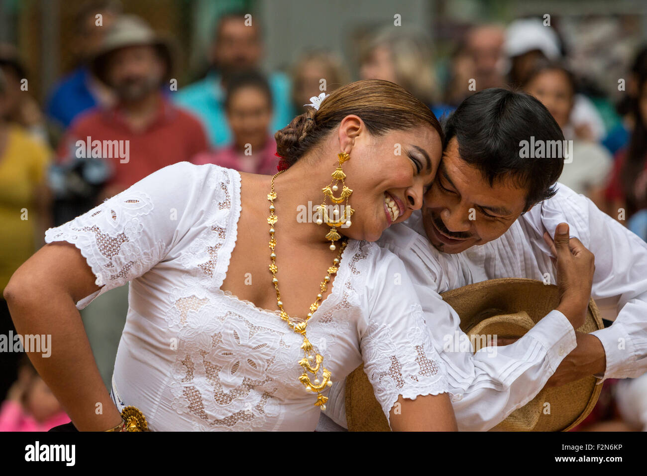 Peruvian Marinera Viva Dance Stock Photo - Alamy