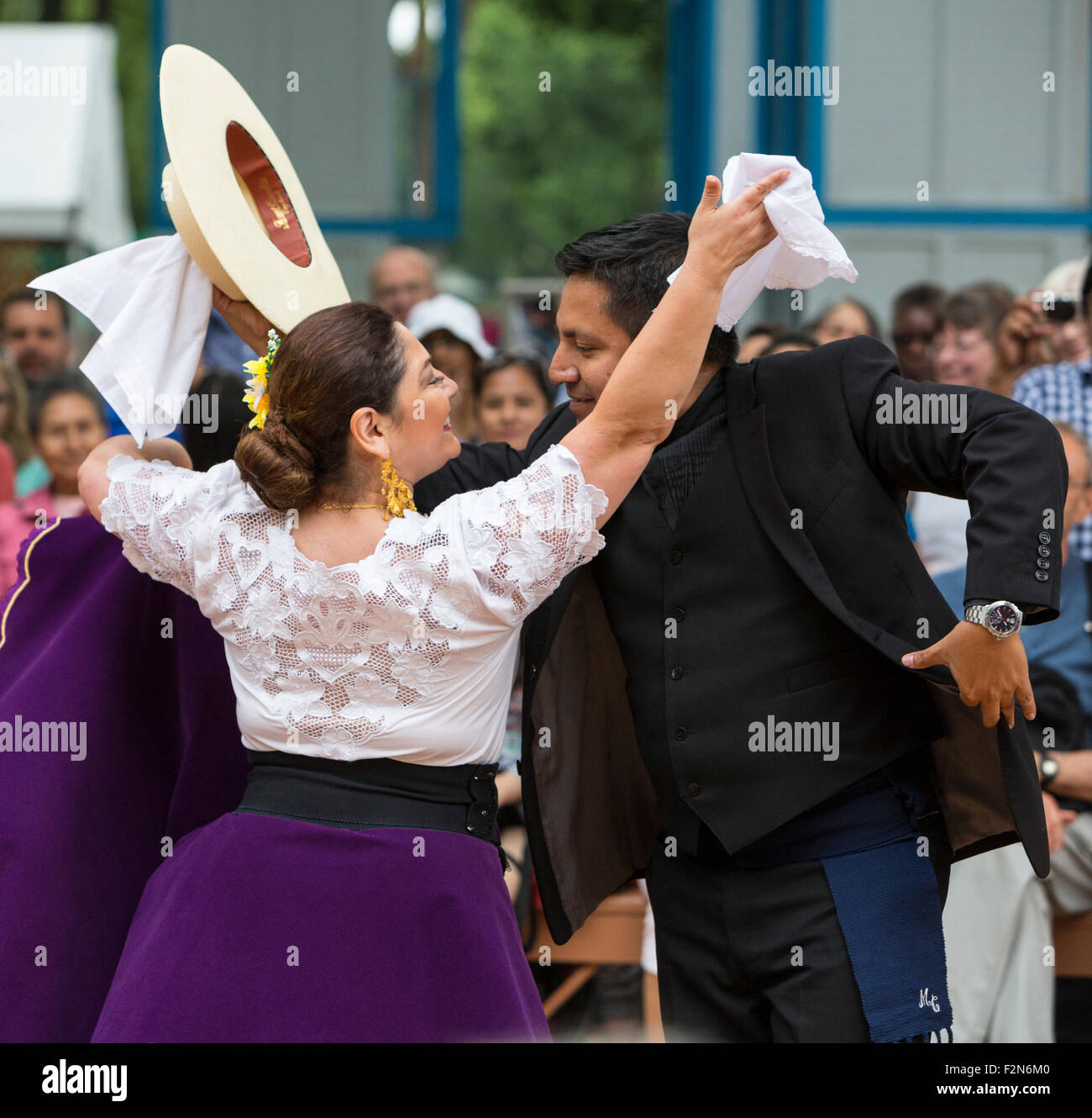 Peruvian Marinera Viva Dance Stock Photo - Alamy