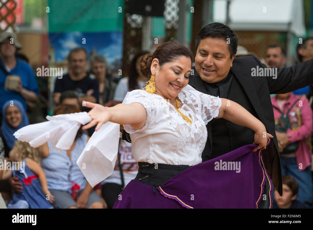 Peruvian Marinera Viva Dance Stock Photo - Alamy