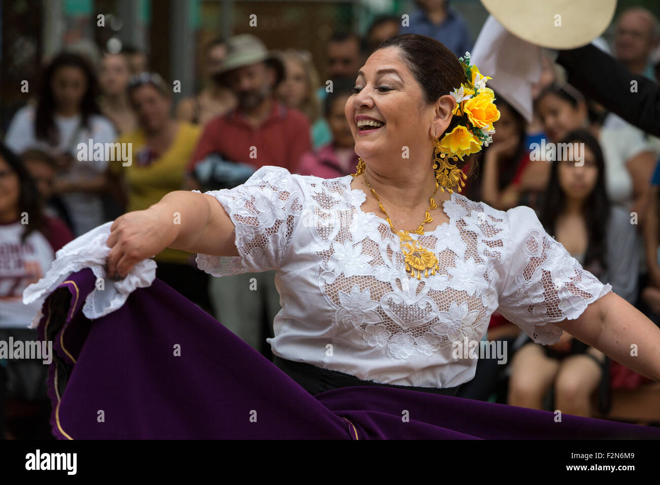 Peruvian Marinera Viva Dance Stock Photo - Alamy