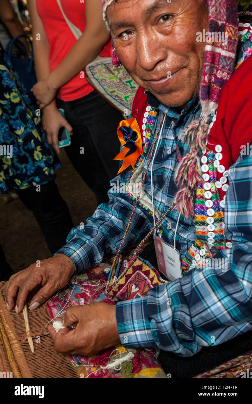 Quechua weaver hi-res stock photography and images - Alamy
