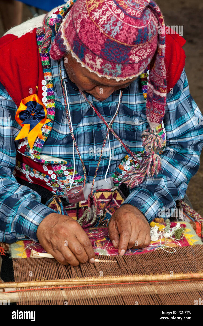 Quechua weaver hi-res stock photography and images - Alamy