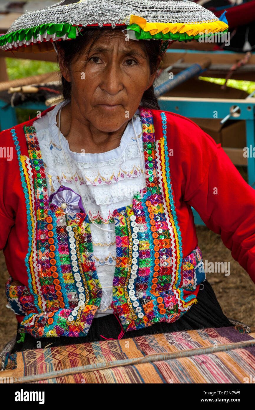 Peruvian Quechua Woman from Cusco Demonstrating Traditional Weaving ...
