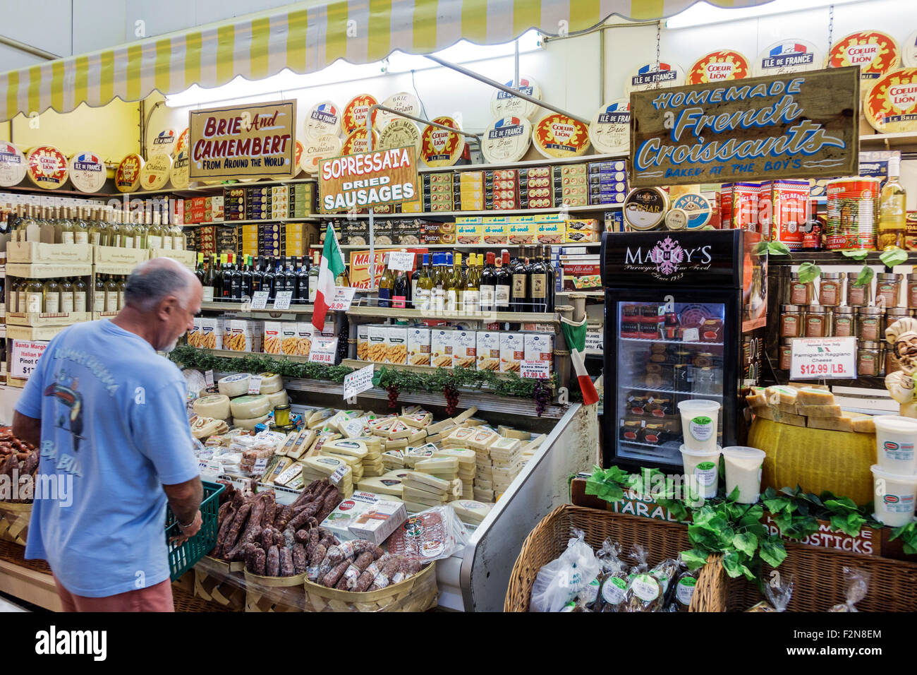 The boys farmers market hi-res stock photography and images - Alamy