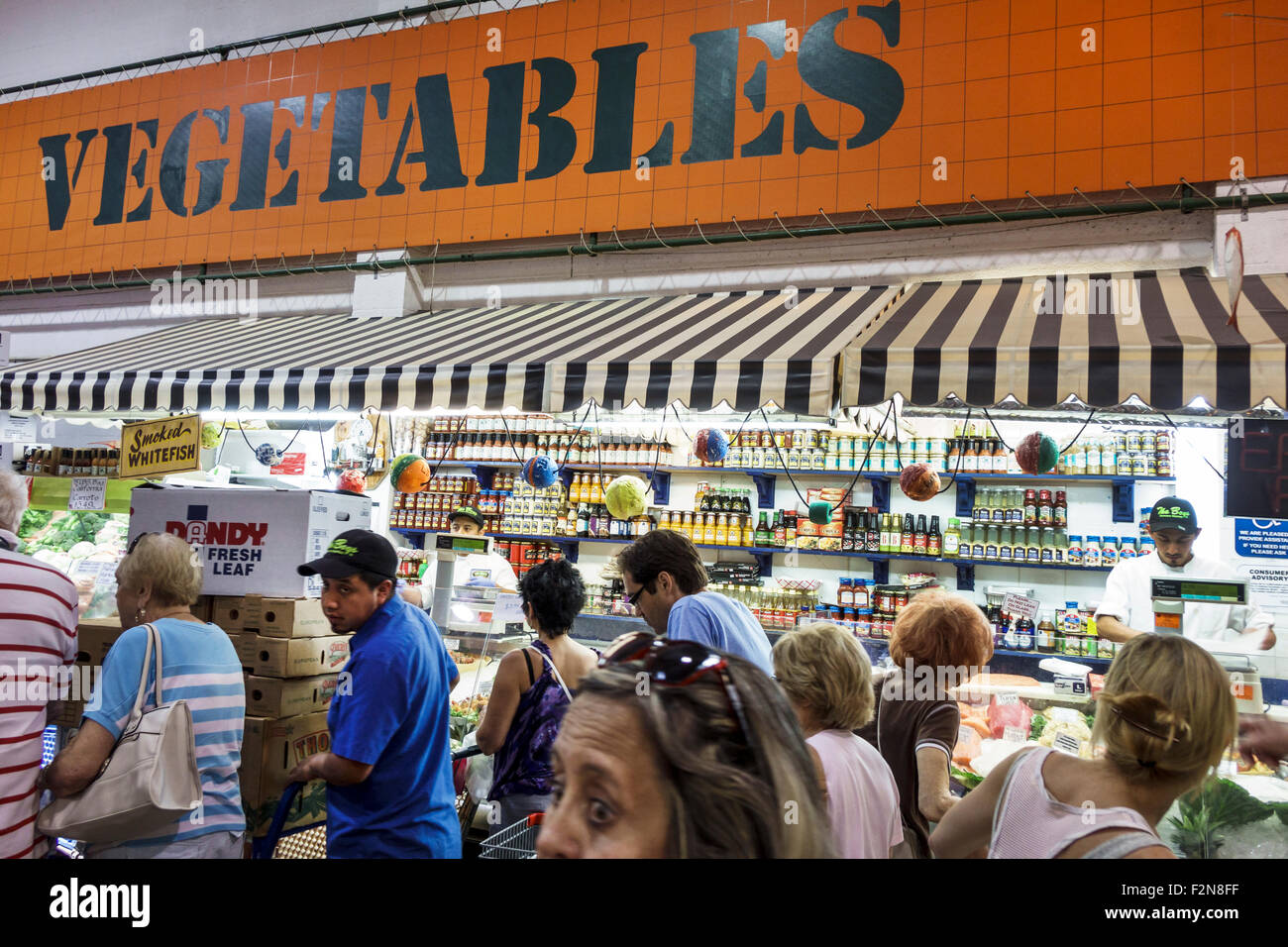 Us grocery store interior vegetables hi-res stock photography and ...