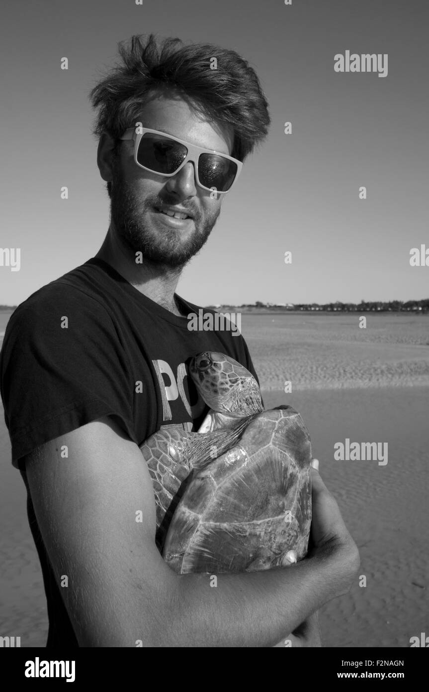 Green sea turtle on beach Black and White Stock Photos & Images - Alamy