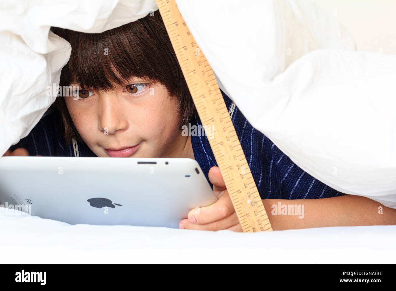 Child using a ruler hi-res stock photography and images - Alamy